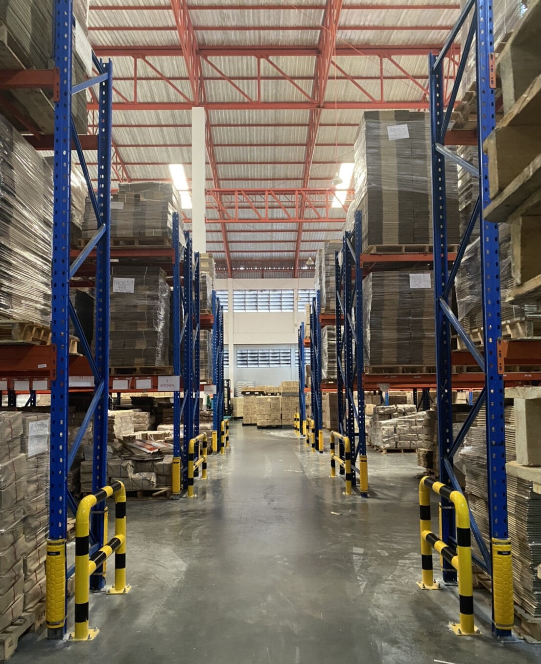 Extension of a pallet racking system for warehouse in Samutprakarn
